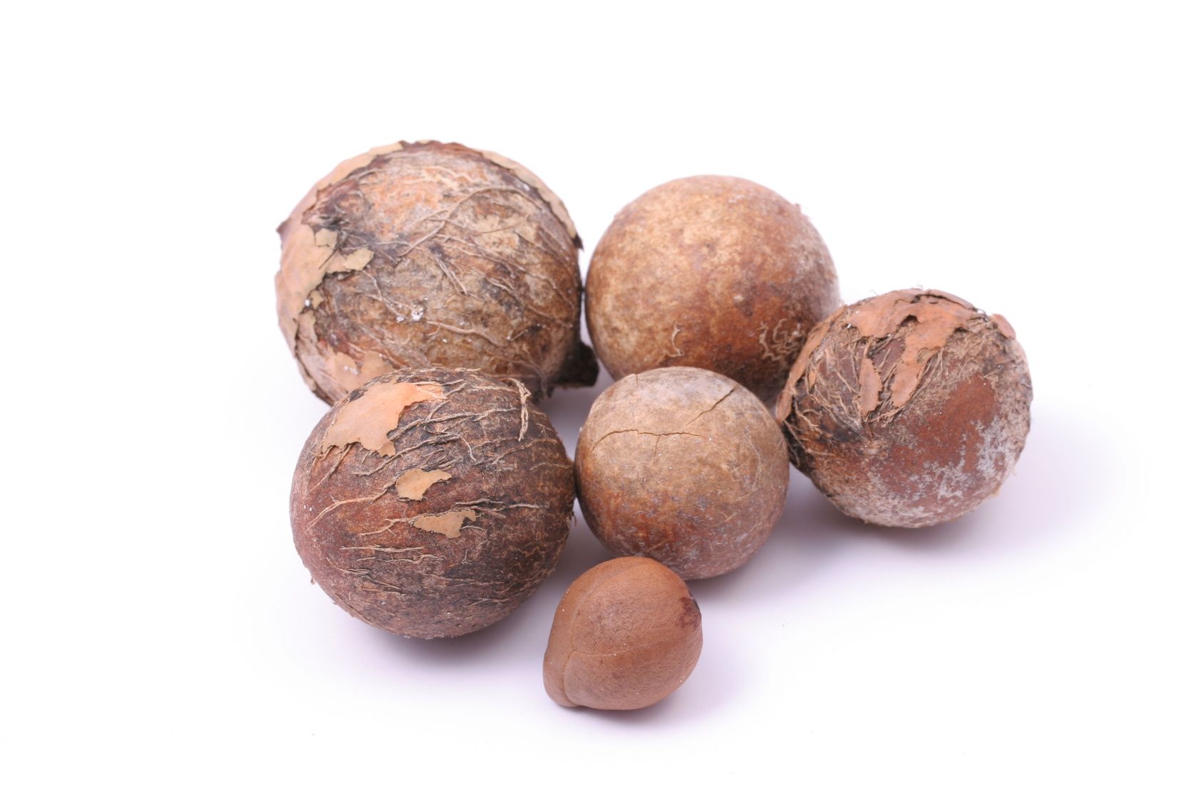 13 Health & Beauty Benefits of Tamanu Oil